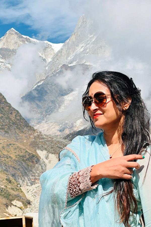 త్రియుగి నారాయణ్‌ ఆలయంలో బిగ్‌బాస్‌ బ్యూటీ (ఫోటోలు) | Actress Bhanu Sri Devotional Photos At ...